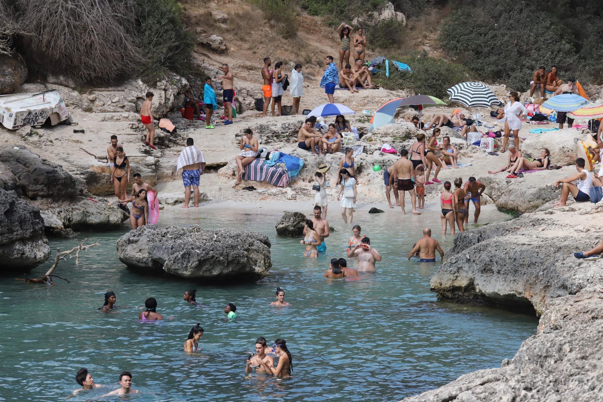 Photo gallery: "Overcrowded Mallorca" in photos