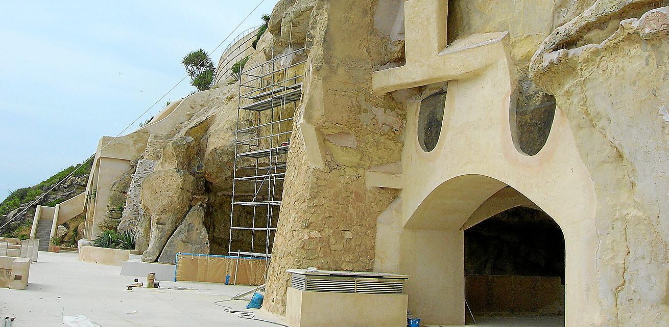 Mallorca coasts: 2001 demolition order for Mike Ashley's cave