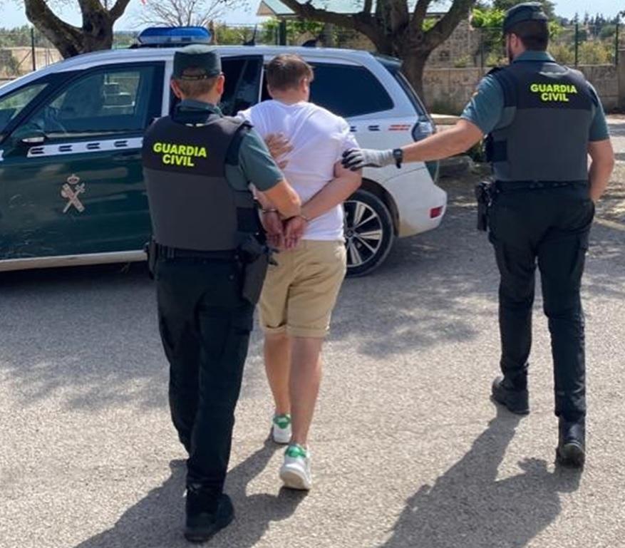 Mallorca robberies: Prison for gang members who used dating app
