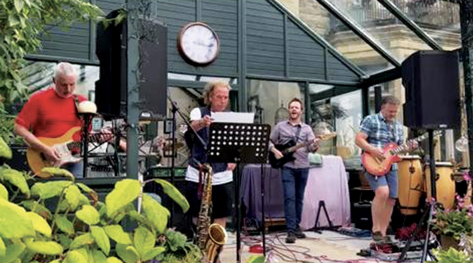 Mallorca British home owner and rocker brings his band and some ...