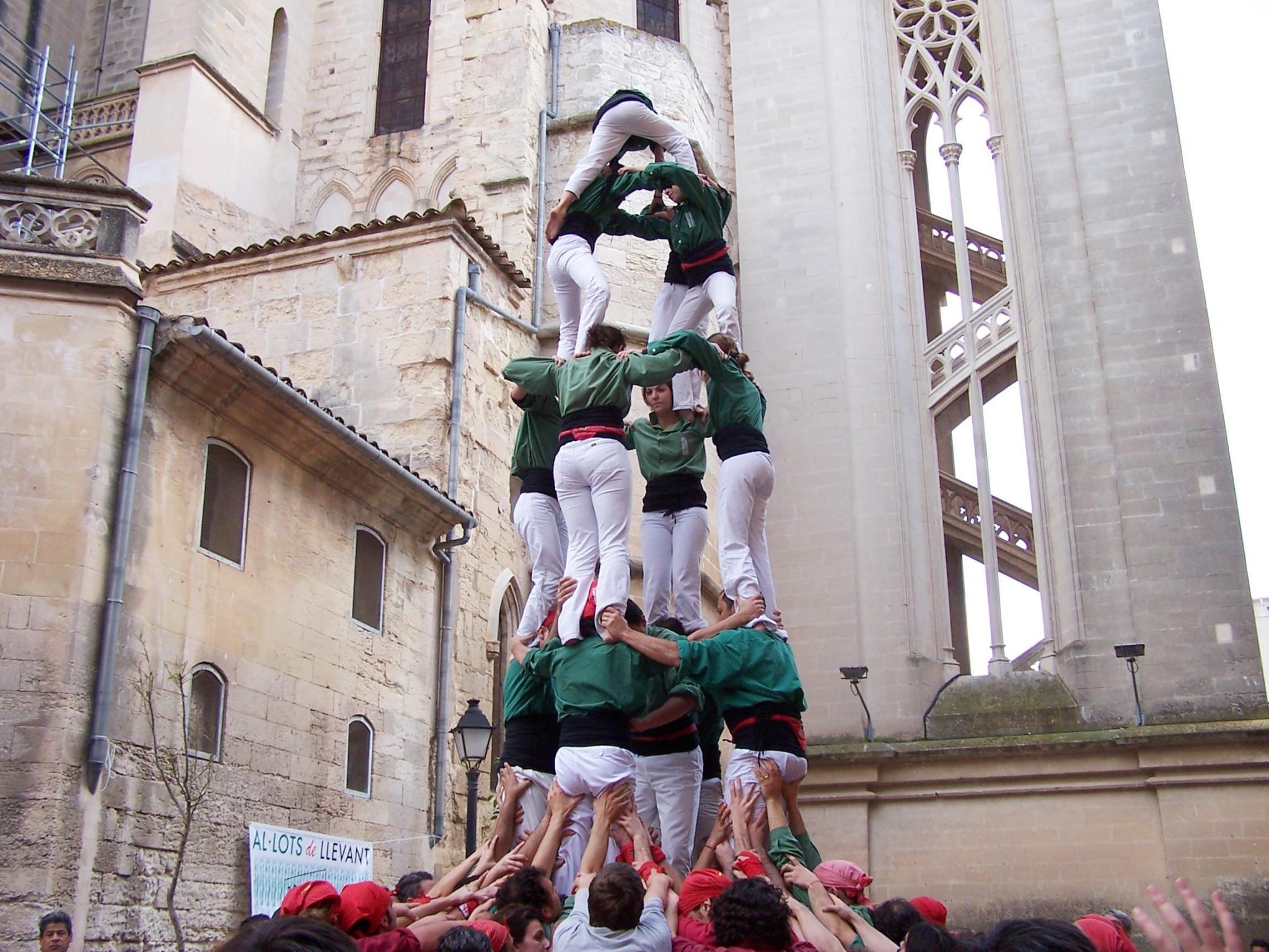 Human towers for Saint Ursula