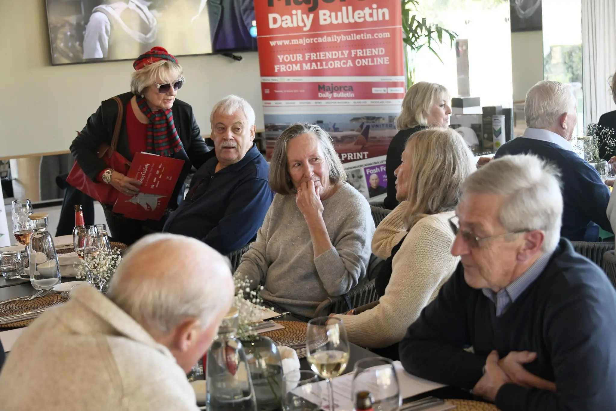 Photo gallery: Burns lunch with the Bulletin
