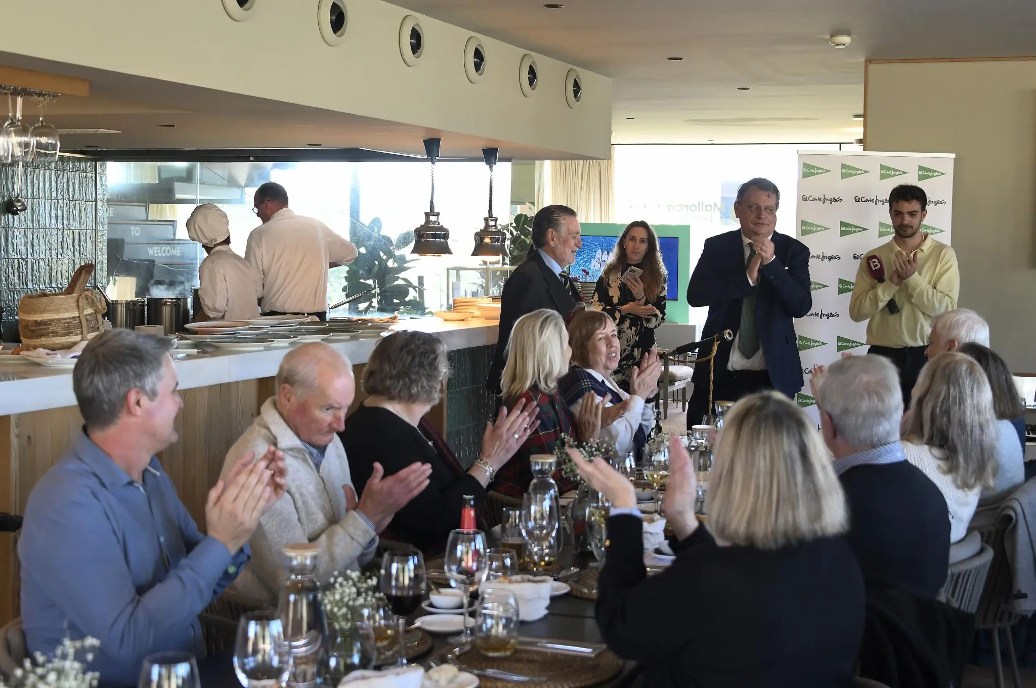 Photo gallery: Burns lunch with the Bulletin