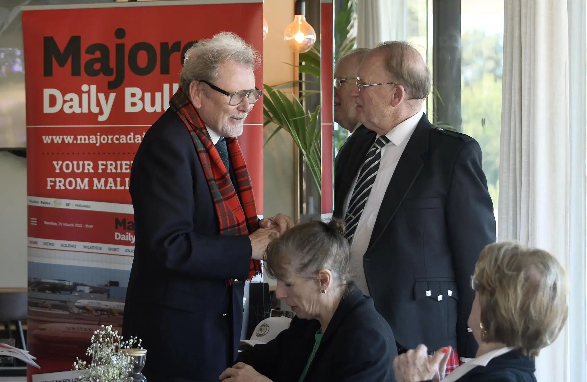 Photo gallery: Burns lunch with the Bulletin