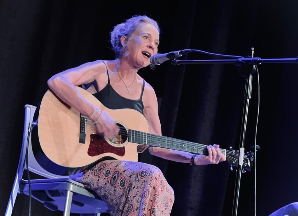 The muse inspiration of Kristin Hersh comes to Alaro