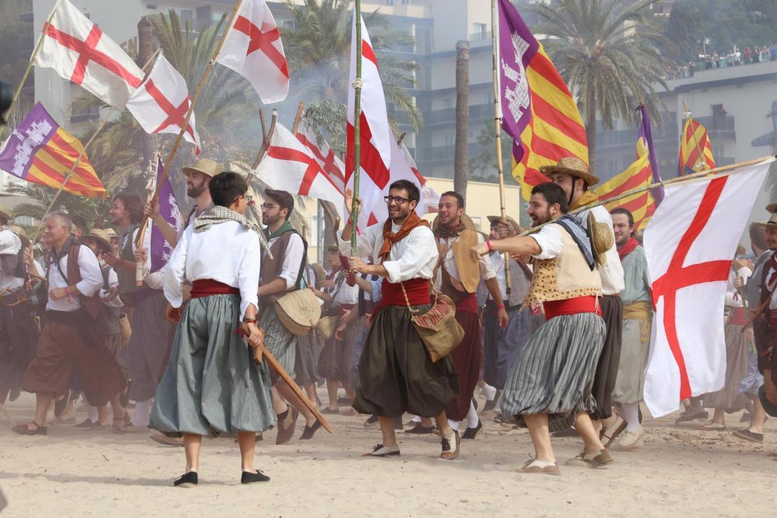 Photo gallery: Moors and Christians Battle: Soller Firó in images