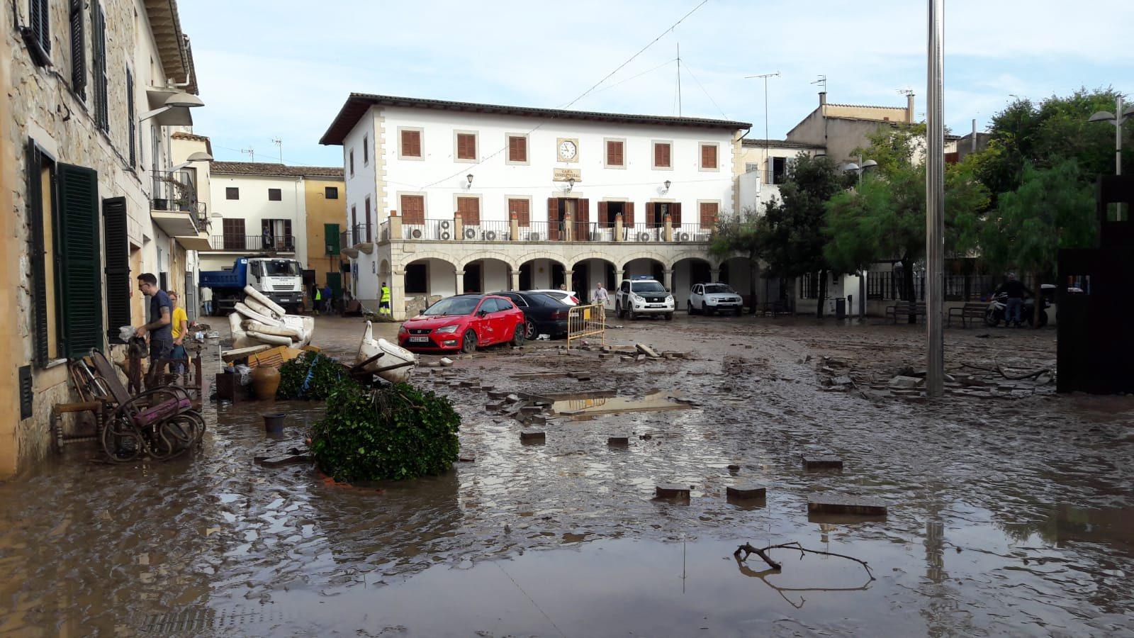 Heavy rains, floods kill at least ten in Majorca