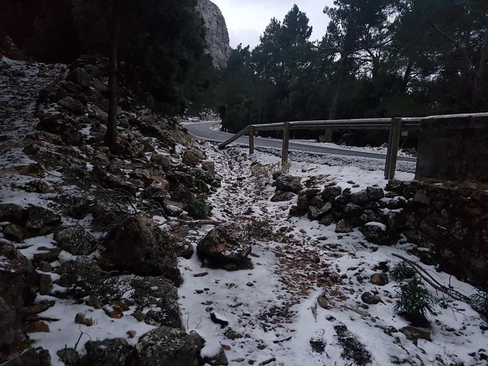 Snow falls in Majorca