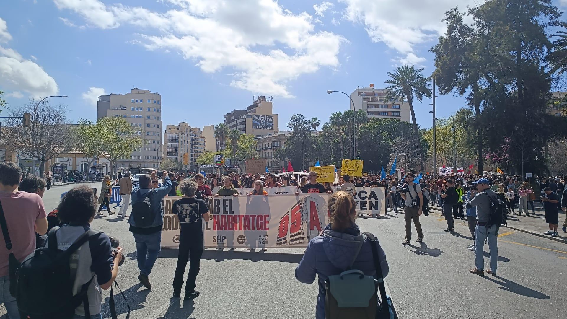 Mallorca protest: Thousands march in Mallorca for affordable housing ...