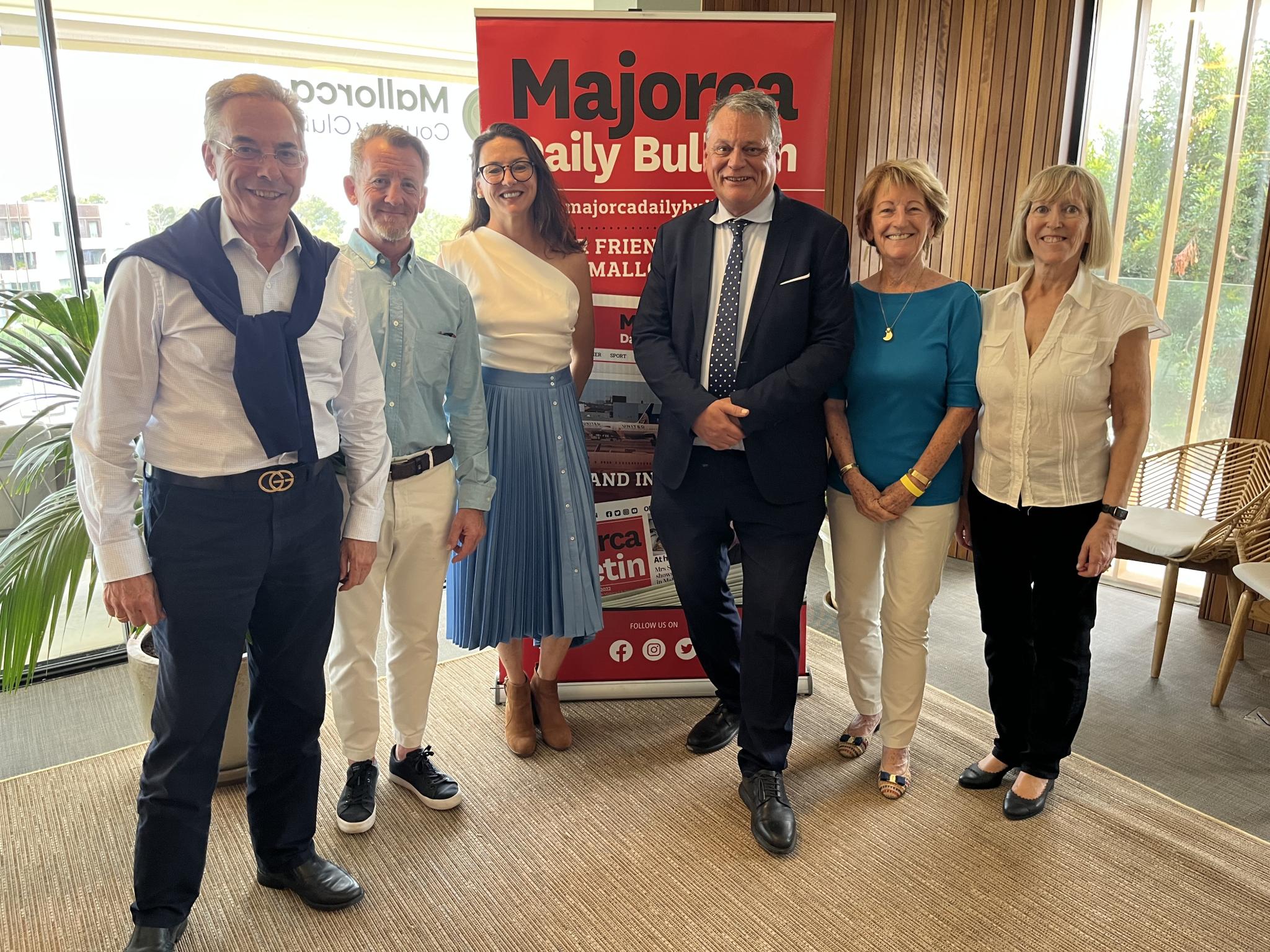 Photo gallery: Mallorca Files star Elen Rhys meets Bulletin readers in ...