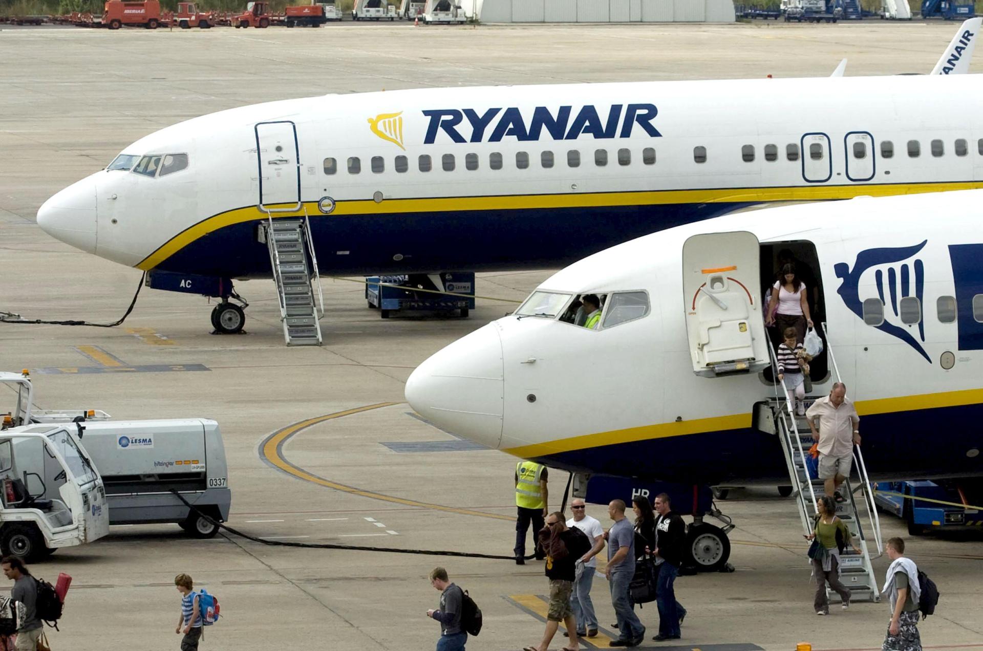 Investigation into Ryanair emergency landing after aircraft nearly runs ...