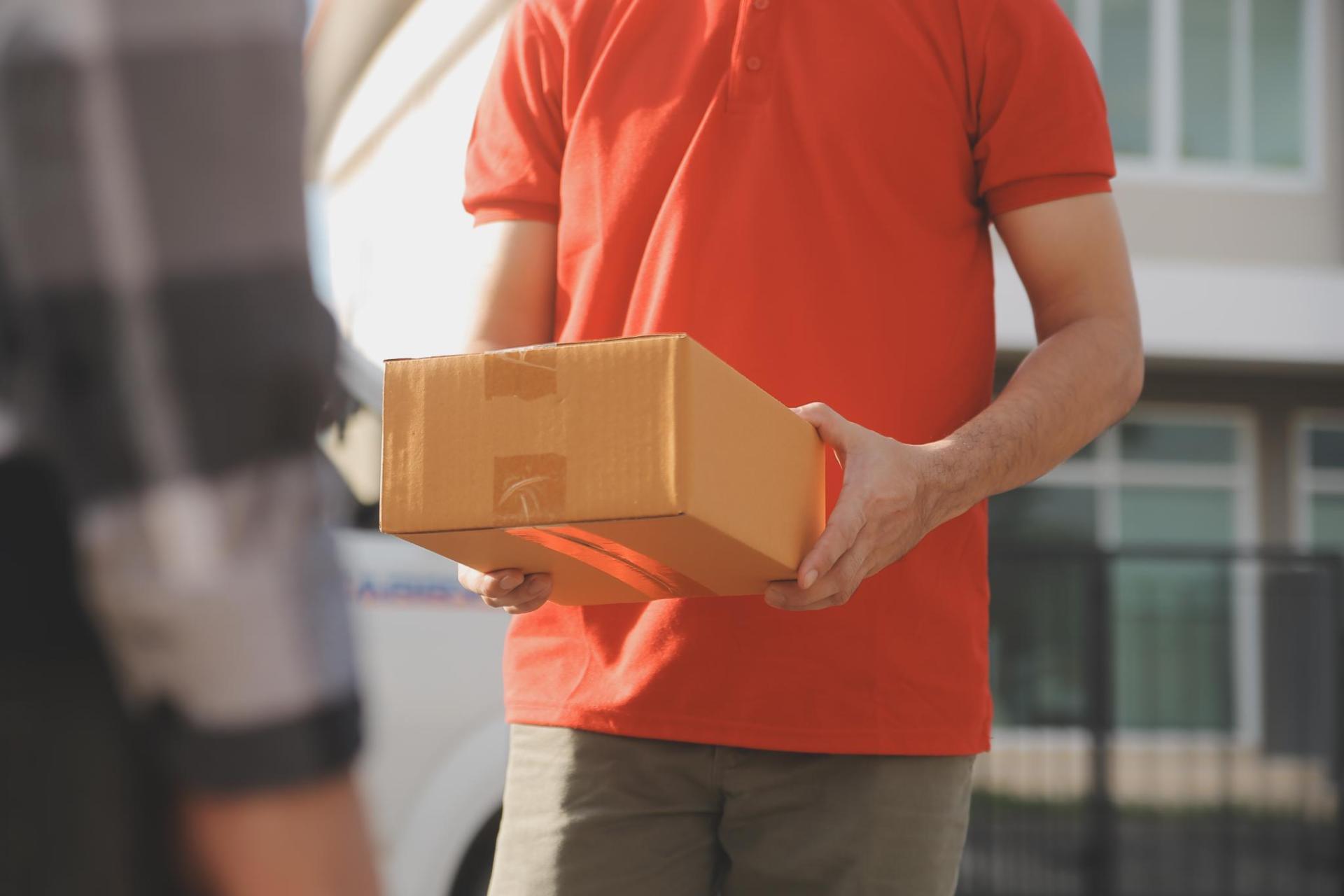 The surprising truth about home deliveries in Spain: What couriers can ...