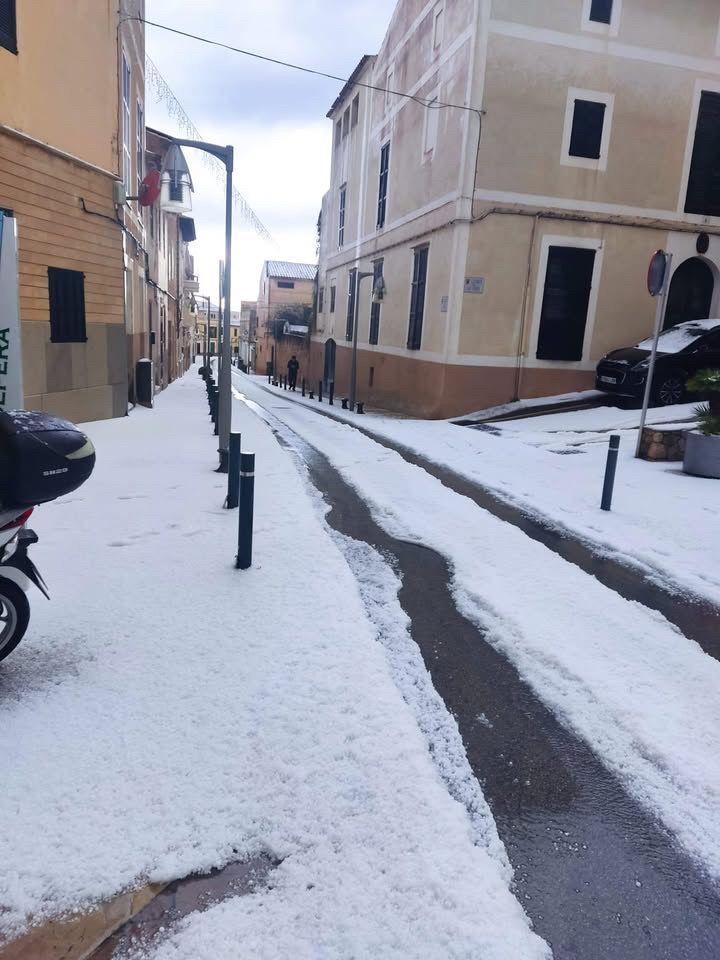 Storm leaves Mallorca tourist hotspot under a blanket of white