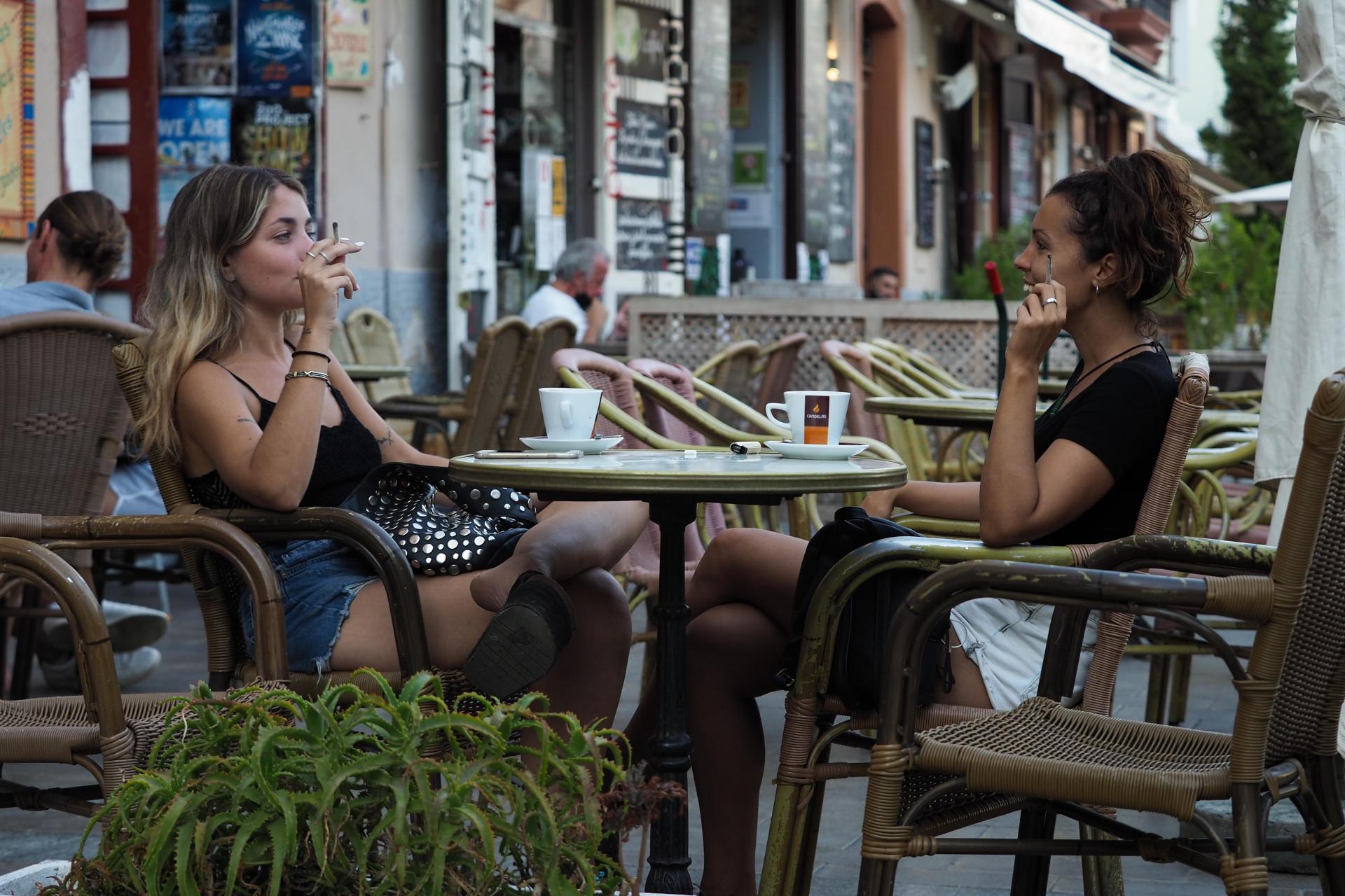 Smoking ban extends to Spain's bar and restaurant terraces