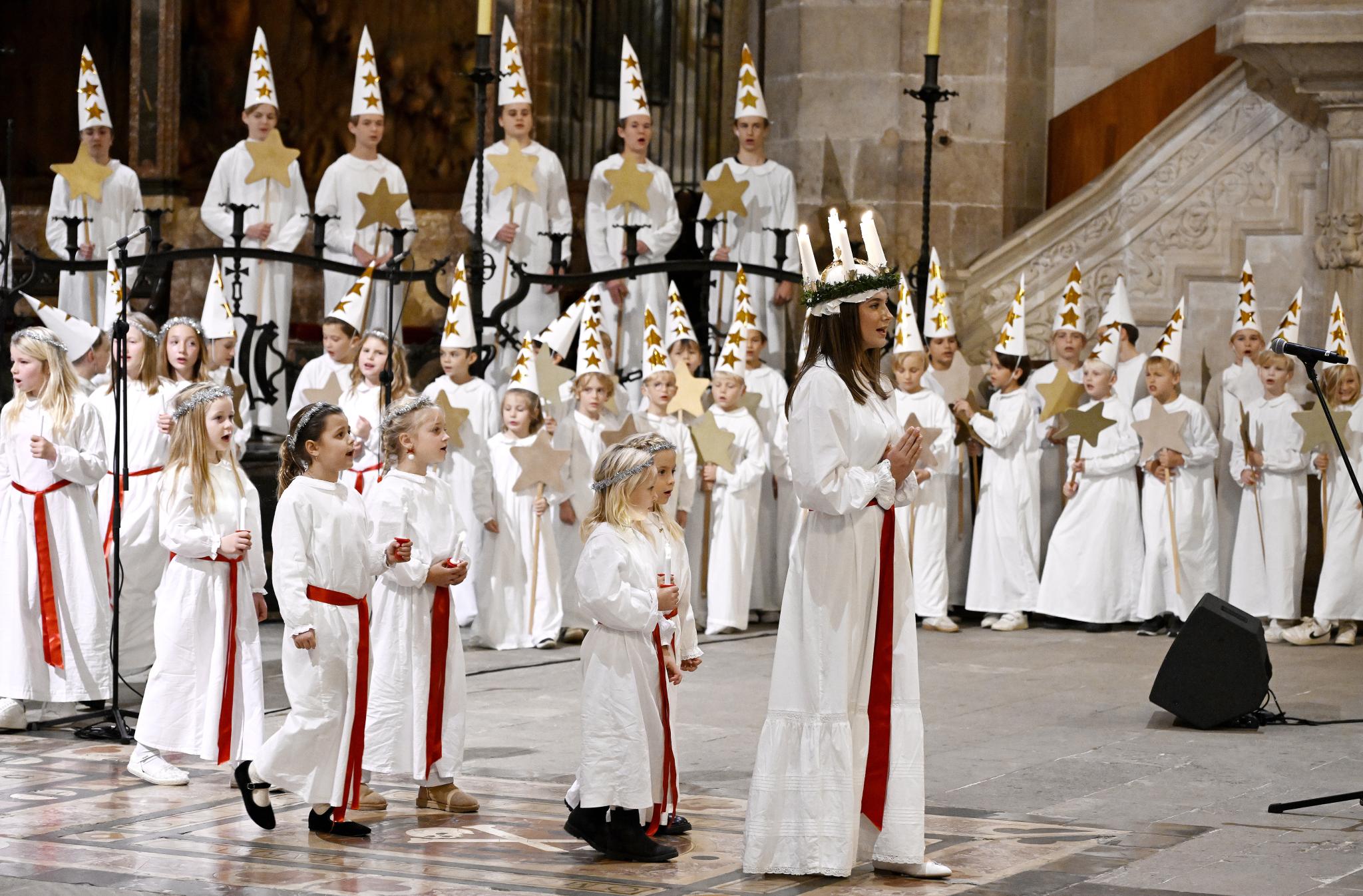 Photo gallery: Santa Lucia concert fills Palma Cathedral with ...