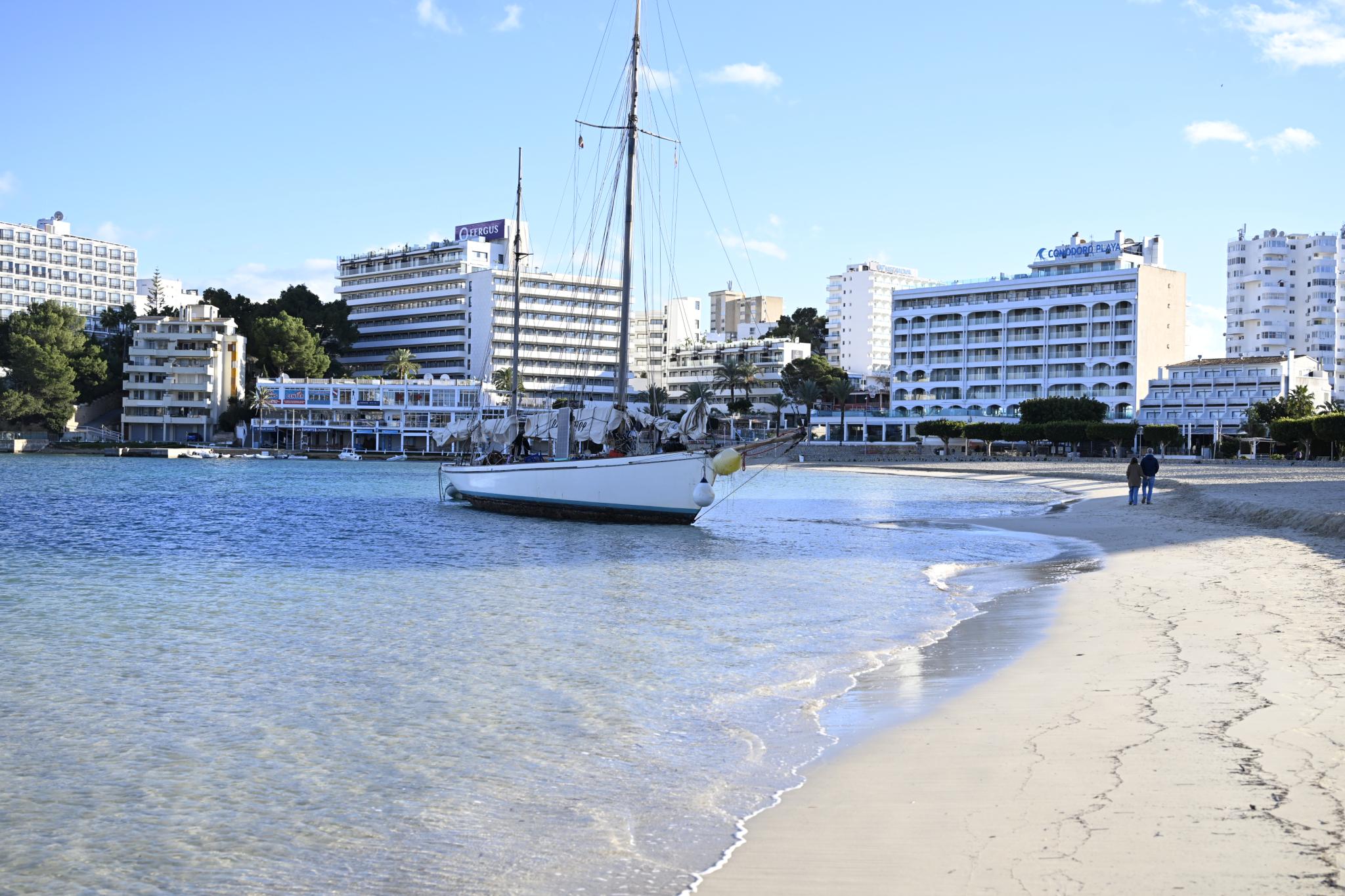 Fotogalería: Historic 120-year-old British yacht beached in Mallorca ...