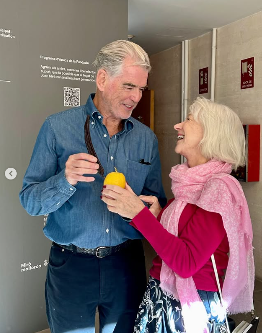 Pierce Brosnan and Helen Mirren visit Palma Cathedral during break in ...