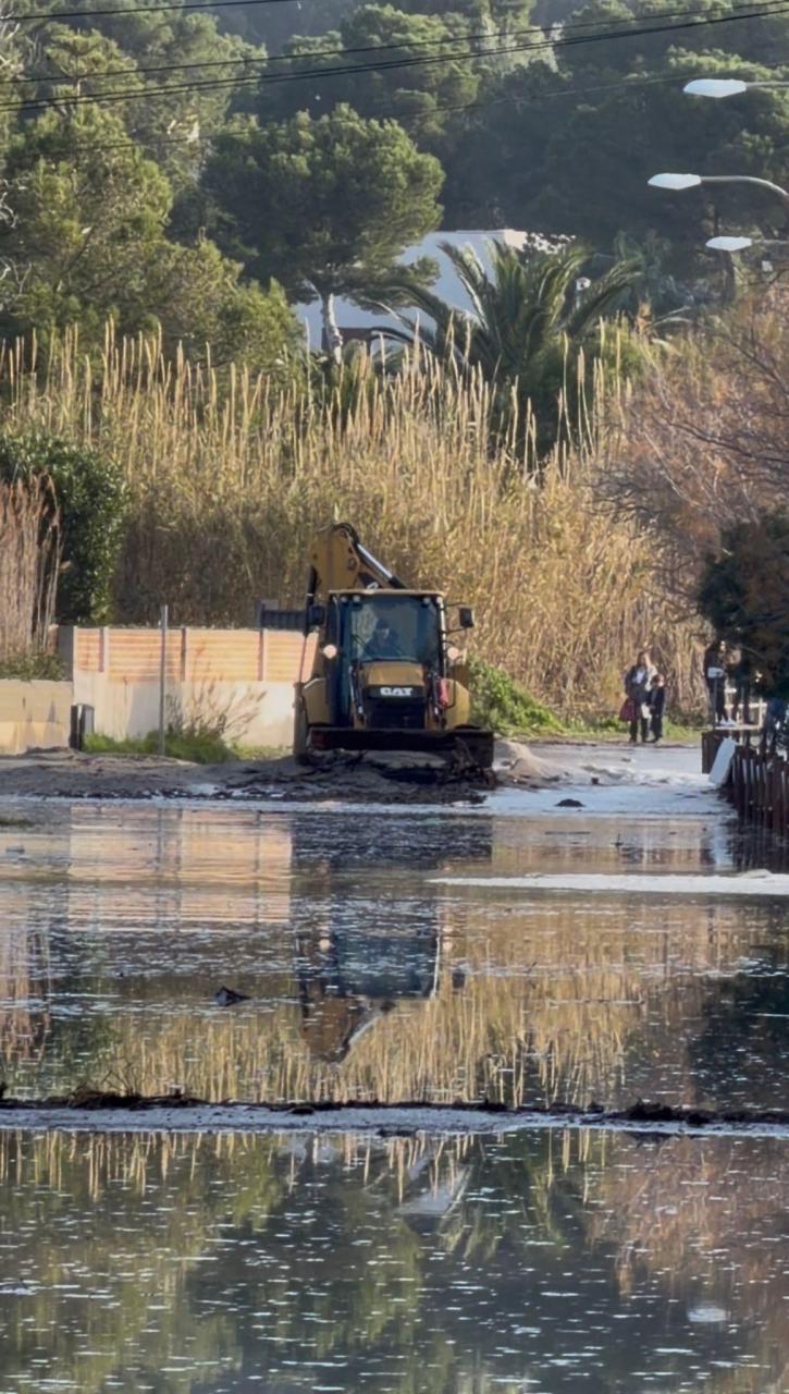 Storm Harry forces road closure in Mallorca after severe maritime ...