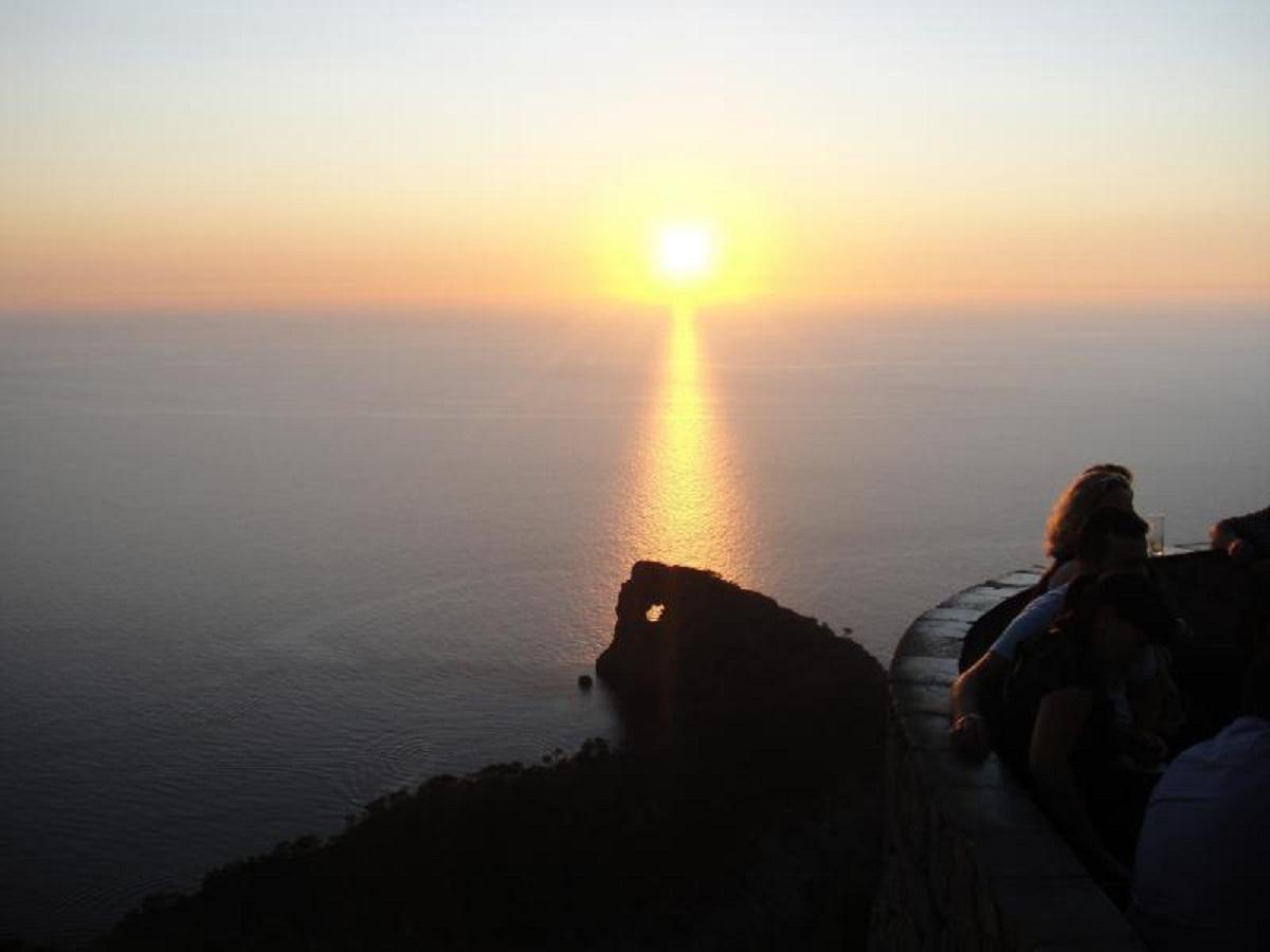 Spain experienced the least hours of sunshine since 1996, Balearics got ...