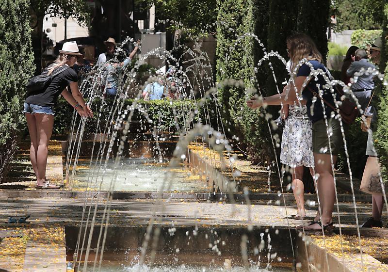 Spain Health Ministry sets temperatures harmful to health alerts, with ...