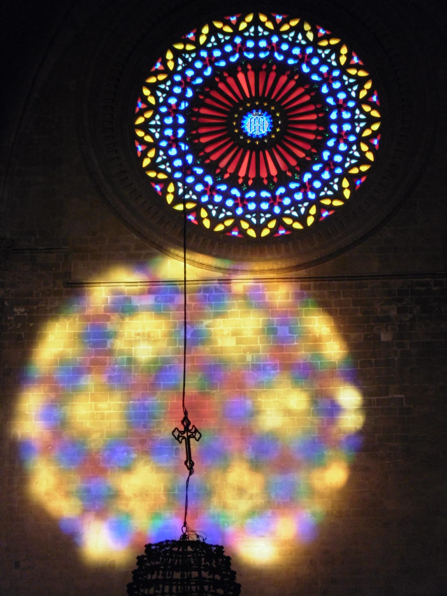 Cathedral filled by spectators of the "8" light show