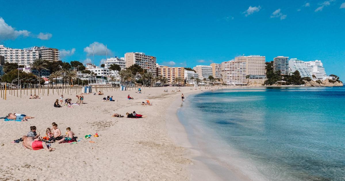 Photo gallery: Opening weekend on Magalluf beach