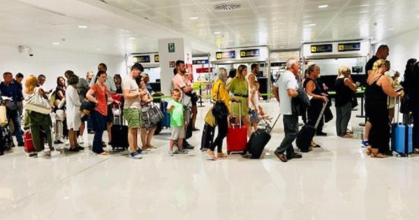 Passport control queues continue