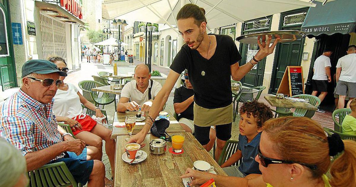 Number of people out of work in the Summer continues to fall