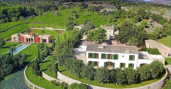 Boris Becker saves his house