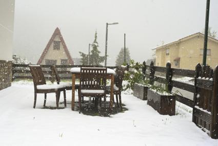 Watch as snow falls in Spain after long drought and early heat wave ...