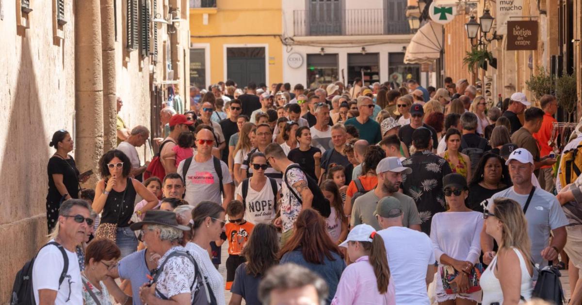 Balearic tourism: Twice as many tourists staying with 'family and friends'