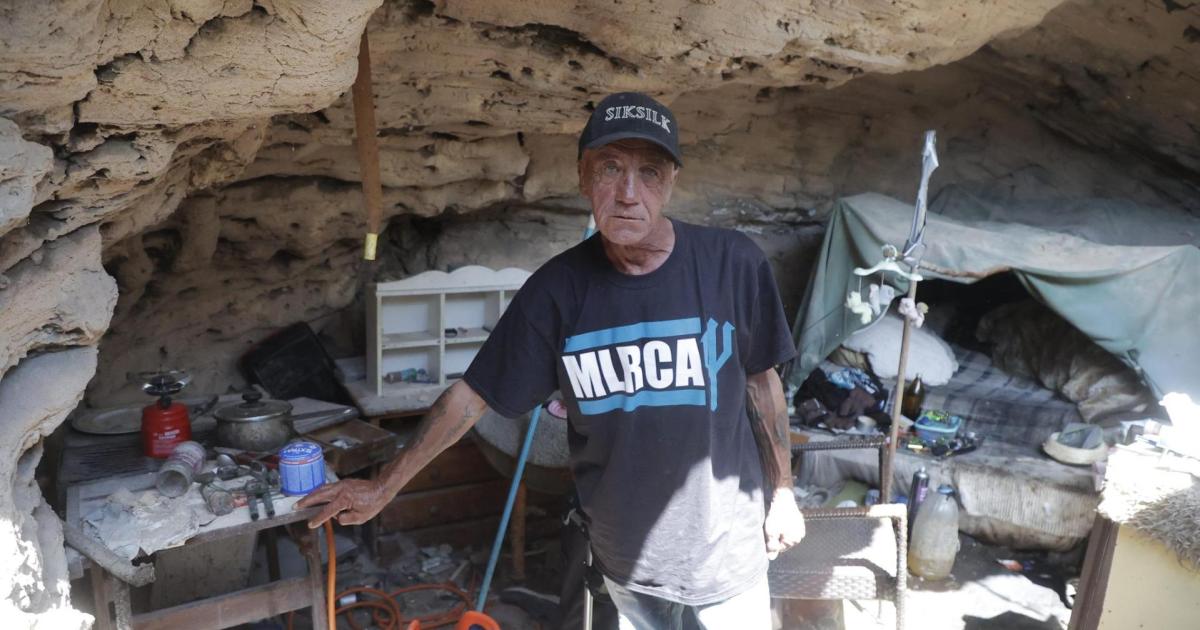 Mallorca homeless: Living in a cave