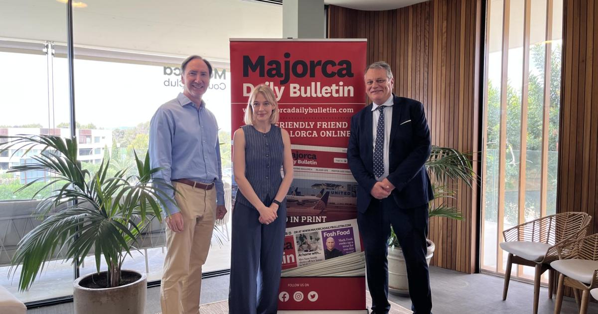Photo gallery: Mallorca Files star Elen Rhys meets Bulletin readers in ...