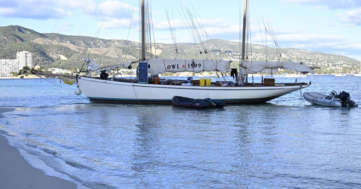 120-year-old British sailing yacht washed ashore in Palmanova