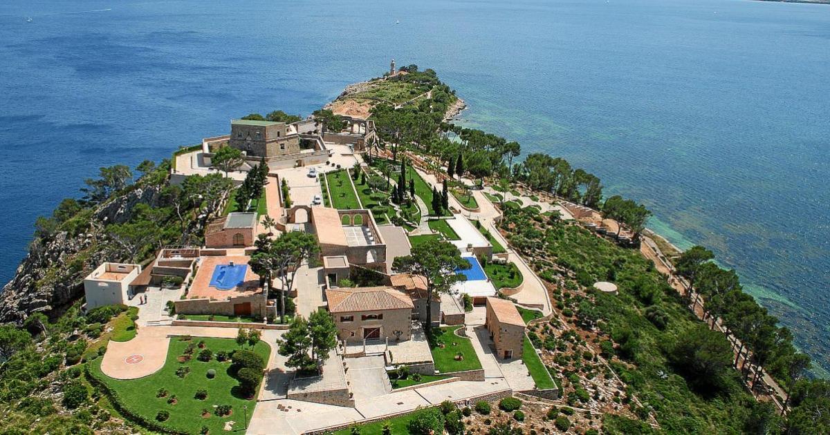 Pierce Brosnan and Tom Hardy head to Pollensa in Guy Ritchie production