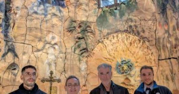 Pierce Brosnan and Helen Mirren visit Palma Cathedral during break in ...