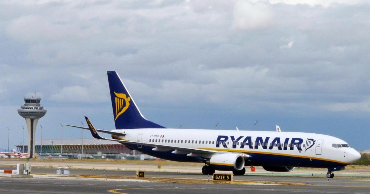 "We thought the wing was going to snap off": Ryanair flight to Mallorca ...