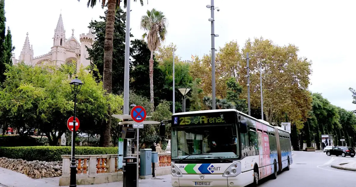 Mallorca security crackdown: Local Police to patrol inside public buses ...
