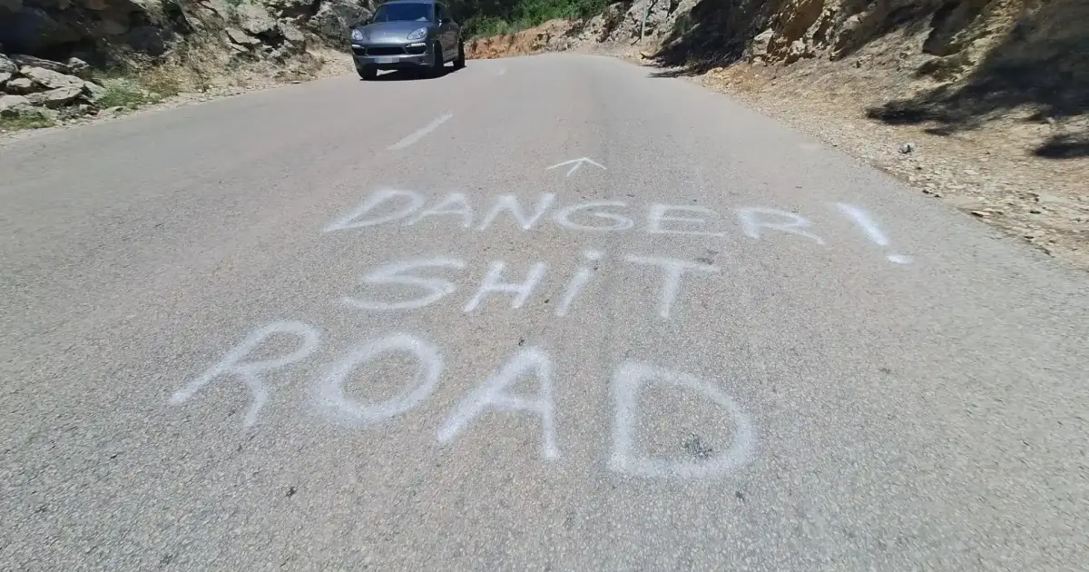 How to draw attention to the poor condition of a road in Mallorca