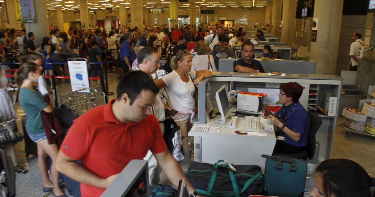 Spain's transport ministry says issues with the residents' discount are ...
